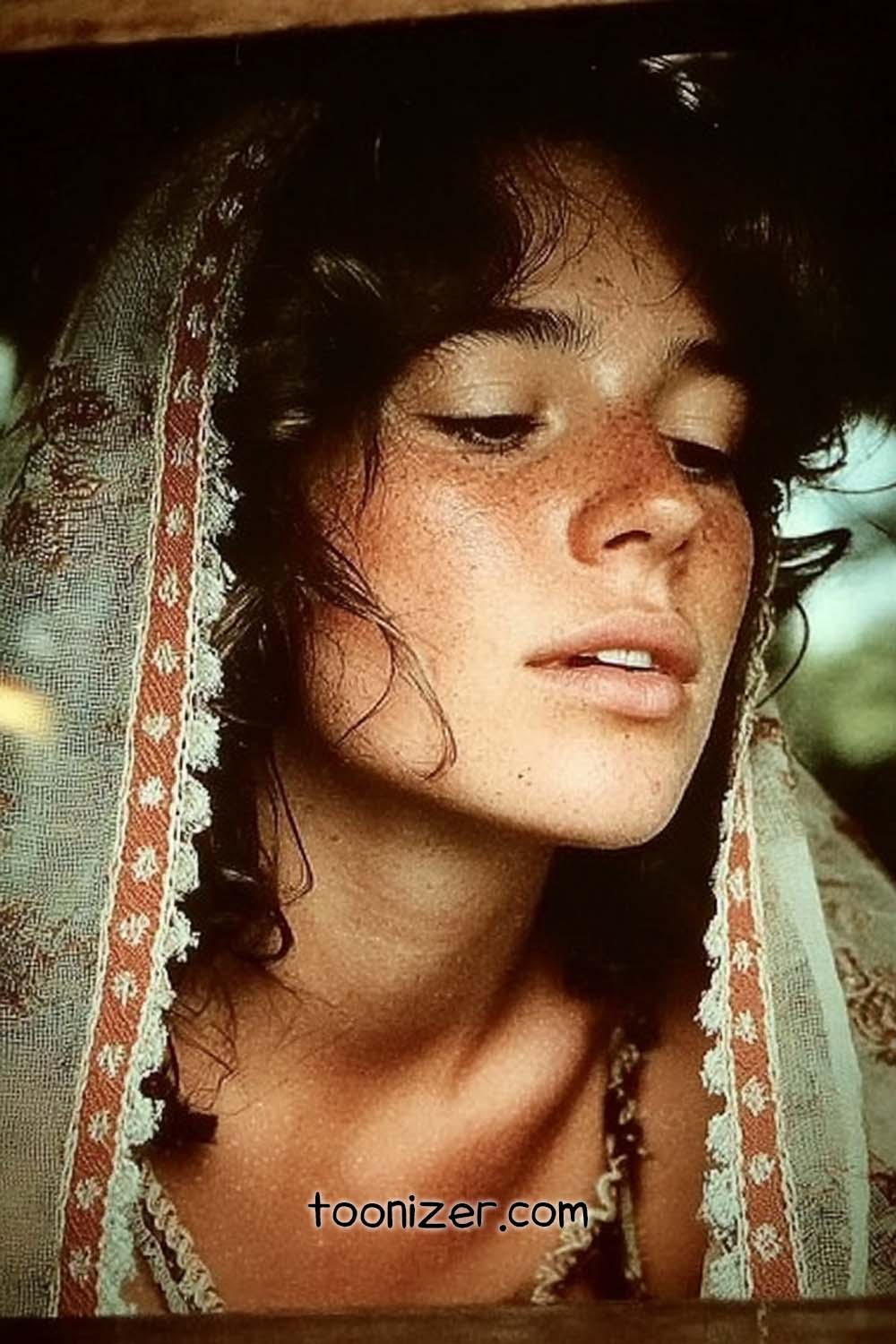 Blurred & Beautiful: Analog Close-Up Portraits with Twisted Camera ...